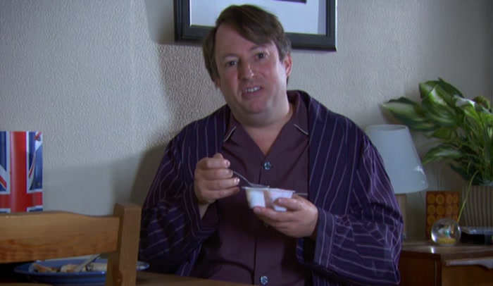 Peep Show | GIFGlobe | I'M EATING A FRUIT CORNER, JEREMY.